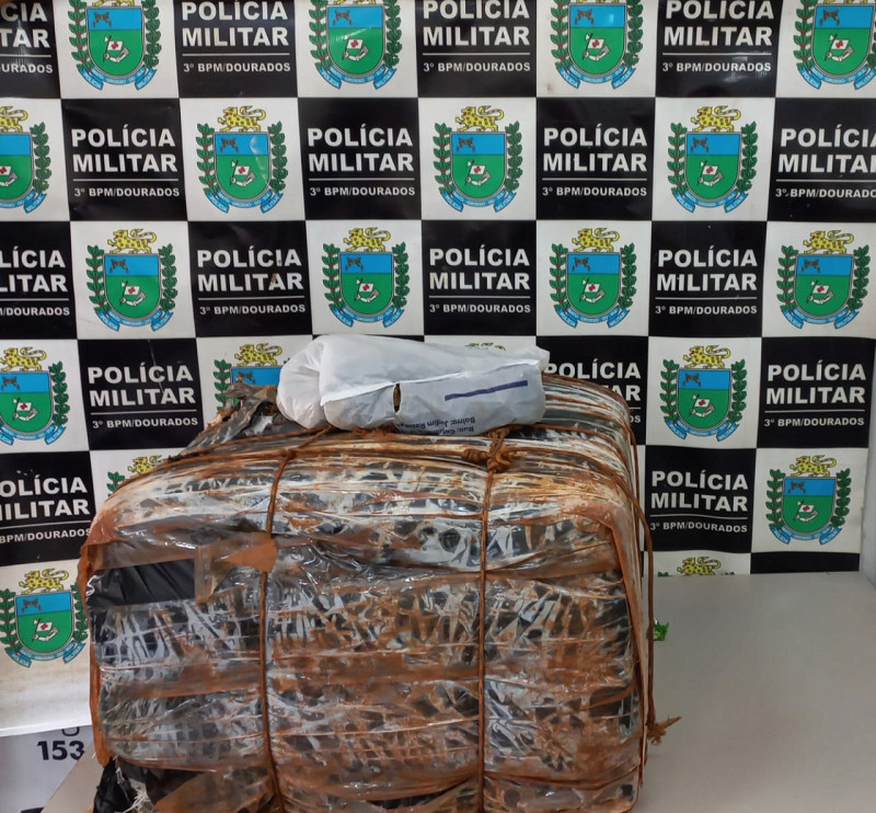 Jovem tenta fugir, mas é preso com droga avaliada em mais de R$ 260 mil ...